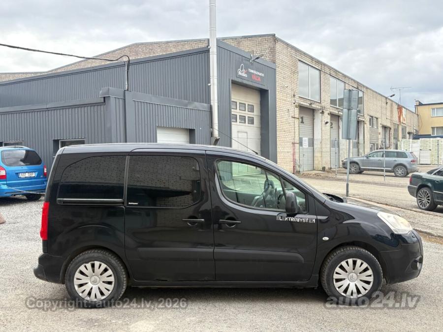 Black Citroen Berlingo 2011 in Rapla, with an engine capacity of 1.60 L and mileage of 269 thousand km for 2000 €, photo 5 on AUTOMOTO.COM.LV