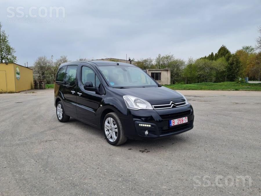 Melns Citroen Berlingo 2015 Ogre, ar dzinēja tilpumu 1.60 L un nobraukumu 0 tūkst. km par 5550 €, foto 4 vietnē AUTOMOTO.COM.LV