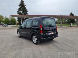 Melns Citroen Berlingo 2015 Ogre, ar dzinēja tilpumu 1.60 L un nobraukumu 0 tūkst. km par 5550 €, foto 8 vietnē AUTOMOTO.COM.LV
