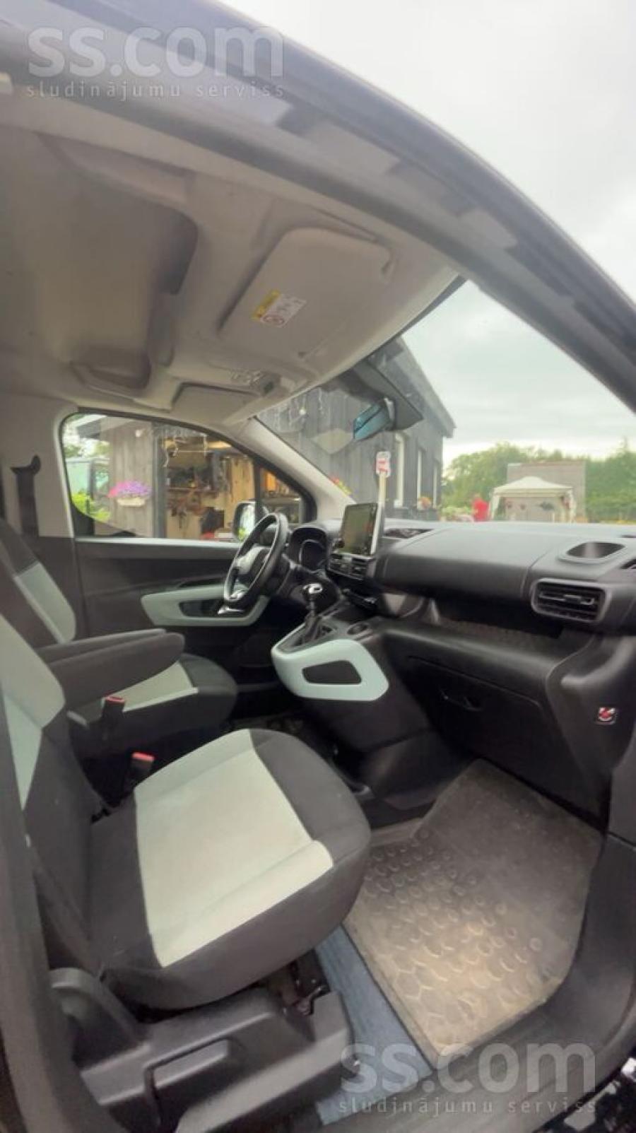 Black Citroen Berlingo 2021 in Valmiera, with an engine capacity of 1.20 L and mileage of 71 thousand km for 11900 €, photo 6 on AUTOMOTO.COM.LV