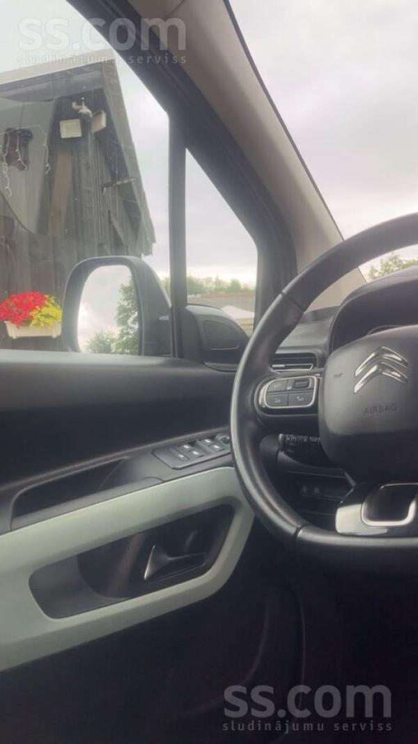 Black Citroen Berlingo 2021 in Valmiera, with an engine capacity of 1.20 L and mileage of 71 thousand km for 11900 €, photo 6 on AUTOMOTO.COM.LV