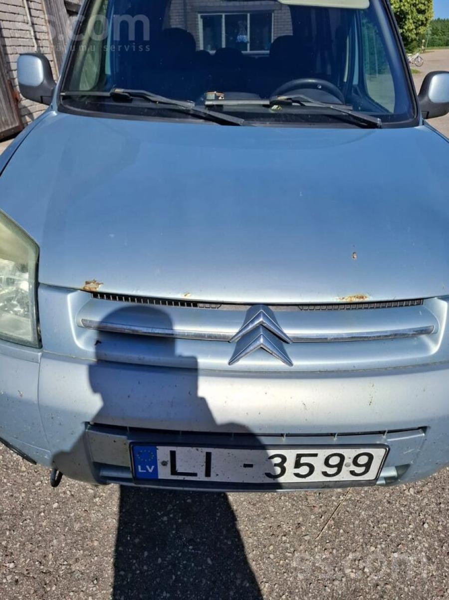 Zils Citroen Berlingo 2005 Valmiera, ar dzinēja tilpumu 2.00 L un nobraukumu 400 tūkst. km par 1500 €, foto 3 vietnē AUTOMOTO.COM.LV