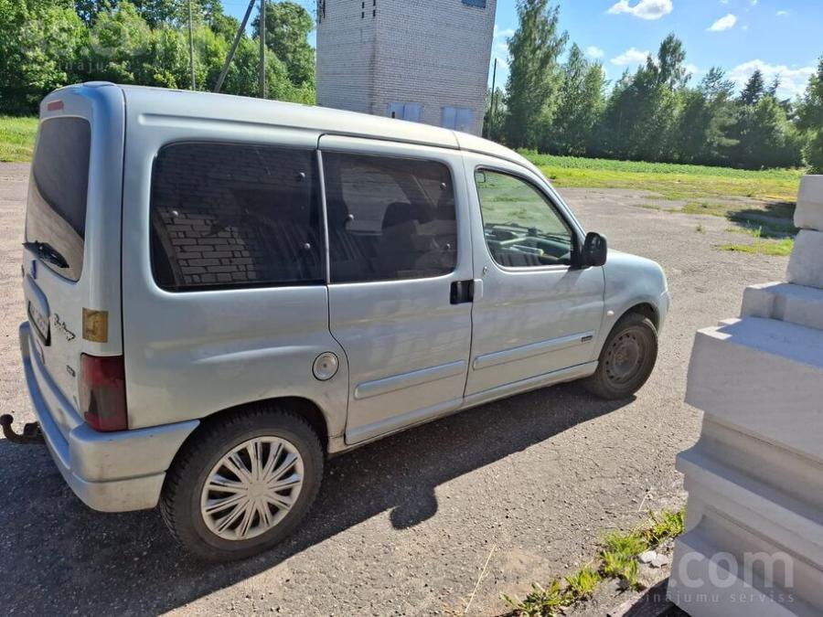 Zils Citroen Berlingo 2005 Valmiera, ar dzinēja tilpumu 2.00 L un nobraukumu 400 tūkst. km par 1500 €, foto 4 vietnē AUTOMOTO.COM.LV