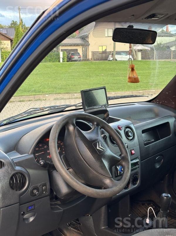 Blue Citroen Berlingo 2006 in Cesis, with an engine capacity of 1.90 L and mileage of 390 thousand km for 1350 €, photo 6 on AUTOMOTO.COM.LV