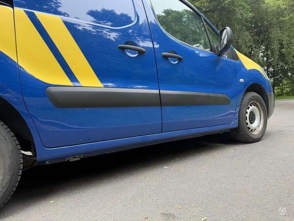 Zils Citroen Berlingo 2017 Viļņa, ar dzinēja tilpumu 1.60 L un nobraukumu 56 tūkst. km par 6500 €, foto 6 vietnē AUTOMOTO.COM.LV