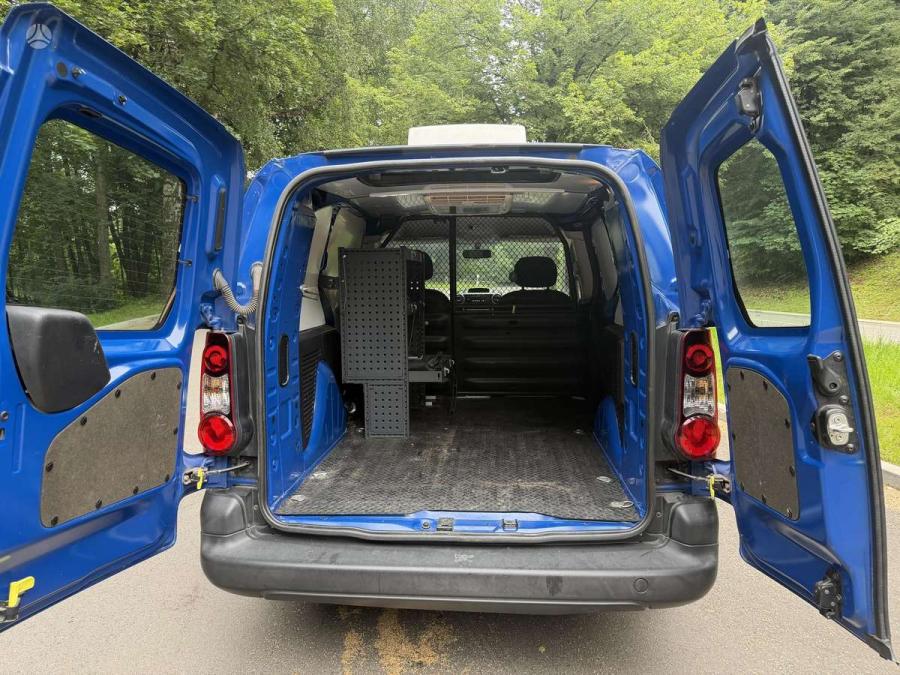 Zils Citroen Berlingo 2017 Viļņa, ar dzinēja tilpumu 1.60 L un nobraukumu 56 tūkst. km par 6500 €, foto 9 vietnē AUTOMOTO.COM.LV