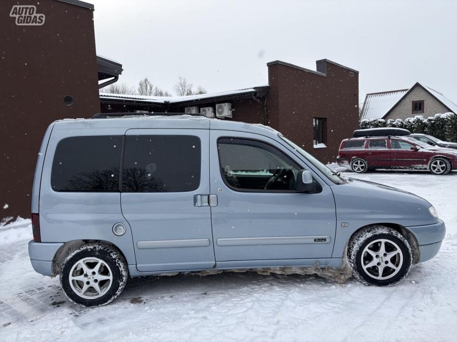 Blue Citroen Berlingo 2001 in Kaisiadorys, with an engine capacity of 1.40 L and mileage of 400 thousand km for 700 €, photo 5 on AUTOMOTO.COM.LV