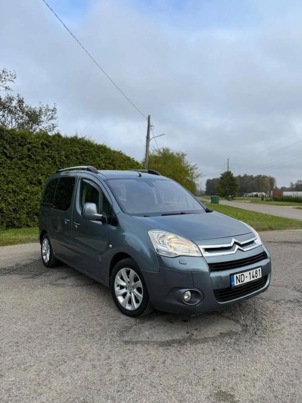 Zils Citroen Berlingo 2010 Rīga, ar dzinēja tilpumu 1.60 L un nobraukumu 223 tūkst. km par 2600 €, foto 2 vietnē AUTOMOTO.COM.LV