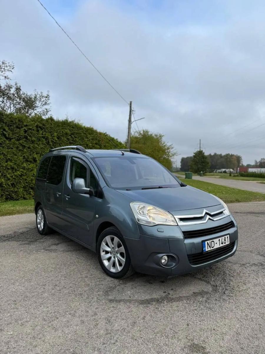 Zils Citroen Berlingo 2010 Rīga, ar dzinēja tilpumu 1.60 L un nobraukumu 223 tūkst. km par 2600 €, foto 3 vietnē AUTOMOTO.COM.LV