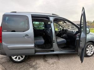 Zils Citroen Berlingo 2010 Rīga, ar dzinēja tilpumu 1.60 L un nobraukumu 223 tūkst. km par 2600 €, foto 6 vietnē AUTOMOTO.COM.LV