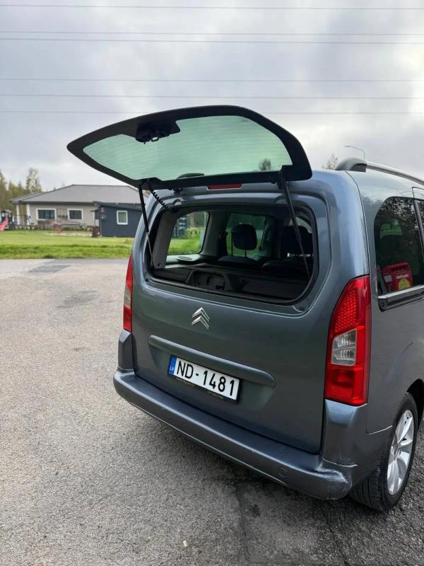 Zils Citroen Berlingo 2010 Rīga, ar dzinēja tilpumu 1.60 L un nobraukumu 223 tūkst. km par 2600 €, foto 7 vietnē AUTOMOTO.COM.LV