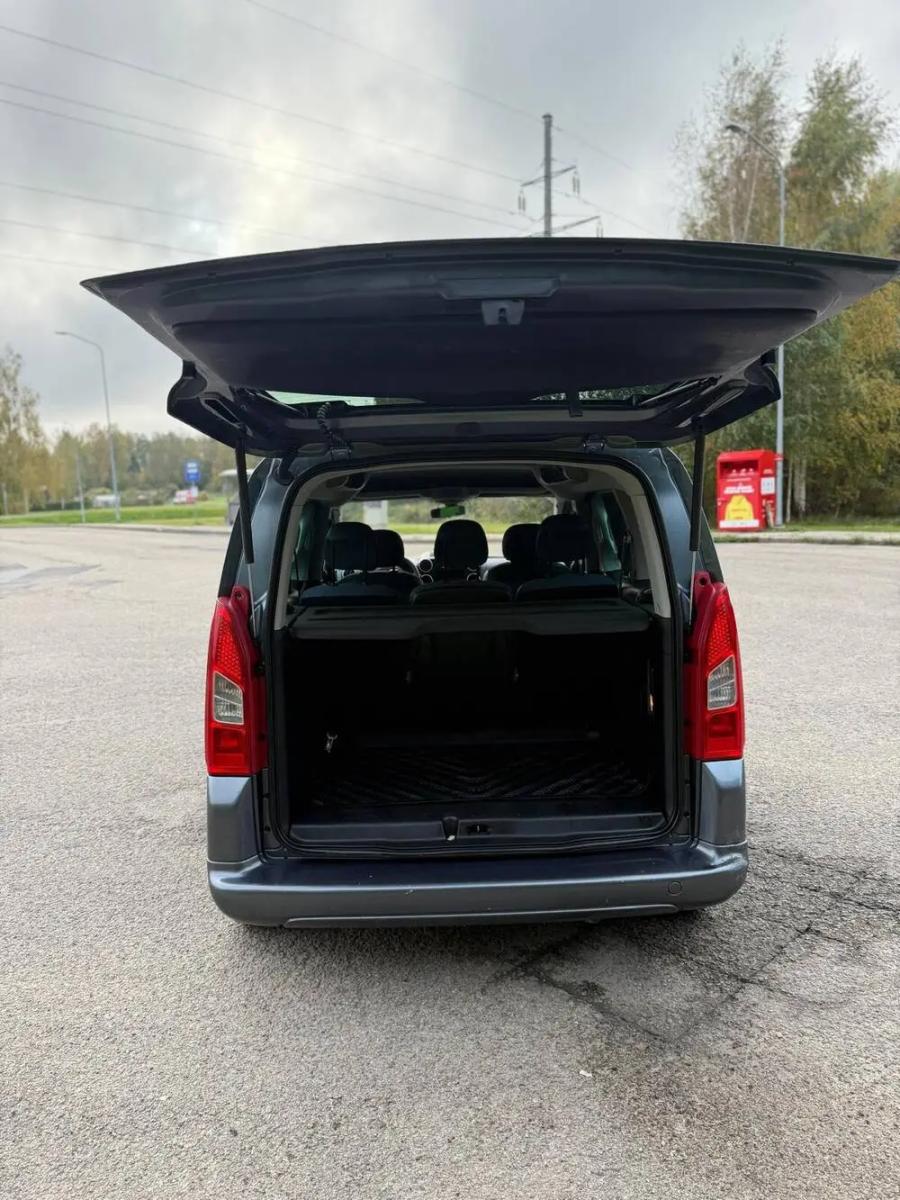 Zils Citroen Berlingo 2010 Rīga, ar dzinēja tilpumu 1.60 L un nobraukumu 223 tūkst. km par 2600 €, foto 9 vietnē AUTOMOTO.COM.LV