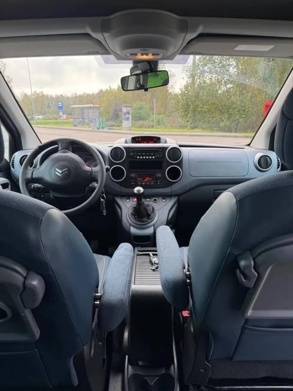 Zils Citroen Berlingo 2010 Rīga, ar dzinēja tilpumu 1.60 L un nobraukumu 223 tūkst. km par 2600 €, foto 9 vietnē AUTOMOTO.COM.LV