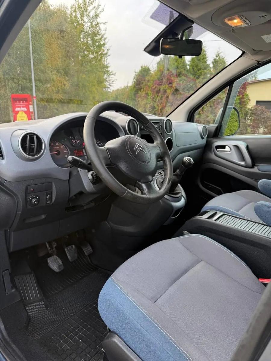 Zils Citroen Berlingo 2010 Rīga, ar dzinēja tilpumu 1.60 L un nobraukumu 223 tūkst. km par 2600 €, foto 11 vietnē AUTOMOTO.COM.LV