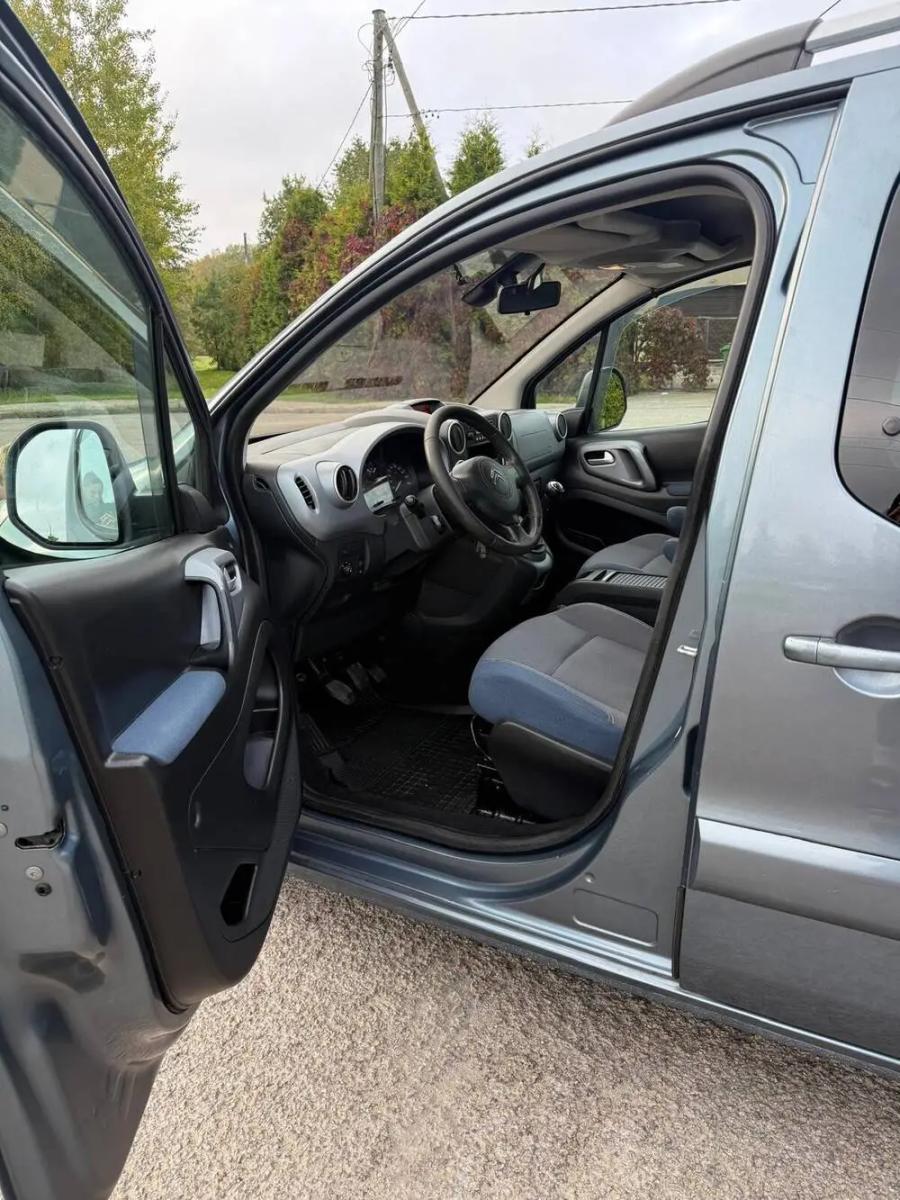 Zils Citroen Berlingo 2010 Rīga, ar dzinēja tilpumu 1.60 L un nobraukumu 223 tūkst. km par 2600 €, foto 15 vietnē AUTOMOTO.COM.LV