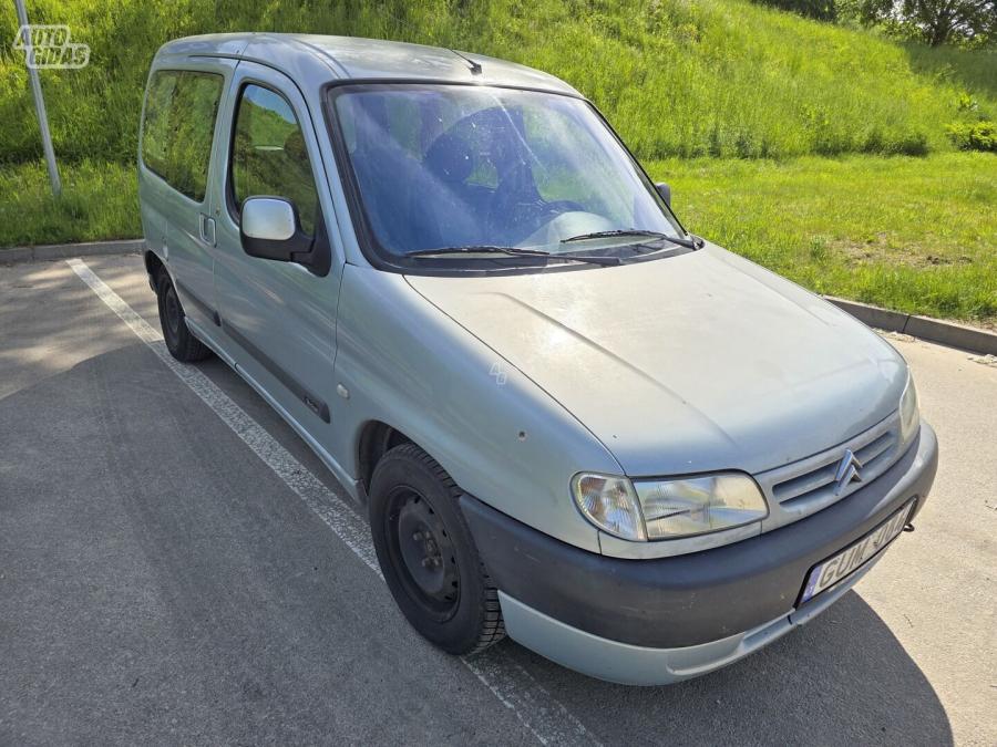 Zils Citroen Berlingo 2002 Alīta, ar dzinēja tilpumu 1.60 L un nobraukumu 350 tūkst. km par 550 €, foto 4 vietnē AUTOMOTO.COM.LV