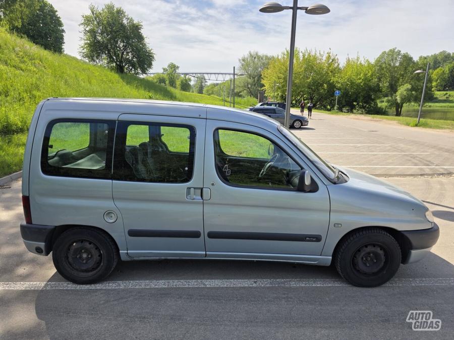 Zils Citroen Berlingo 2002 Alīta, ar dzinēja tilpumu 1.60 L un nobraukumu 350 tūkst. km par 550 €, foto 5 vietnē AUTOMOTO.COM.LV