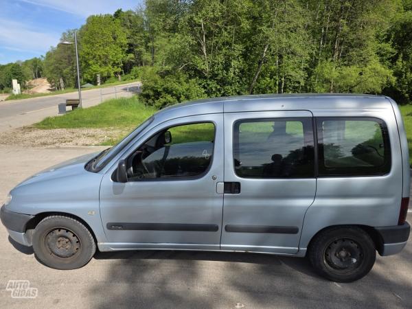 Zils Citroen Berlingo 2002 Alīta, ar dzinēja tilpumu 1.60 L un nobraukumu 350 tūkst. km par 550 €, foto 7 vietnē AUTOMOTO.COM.LV