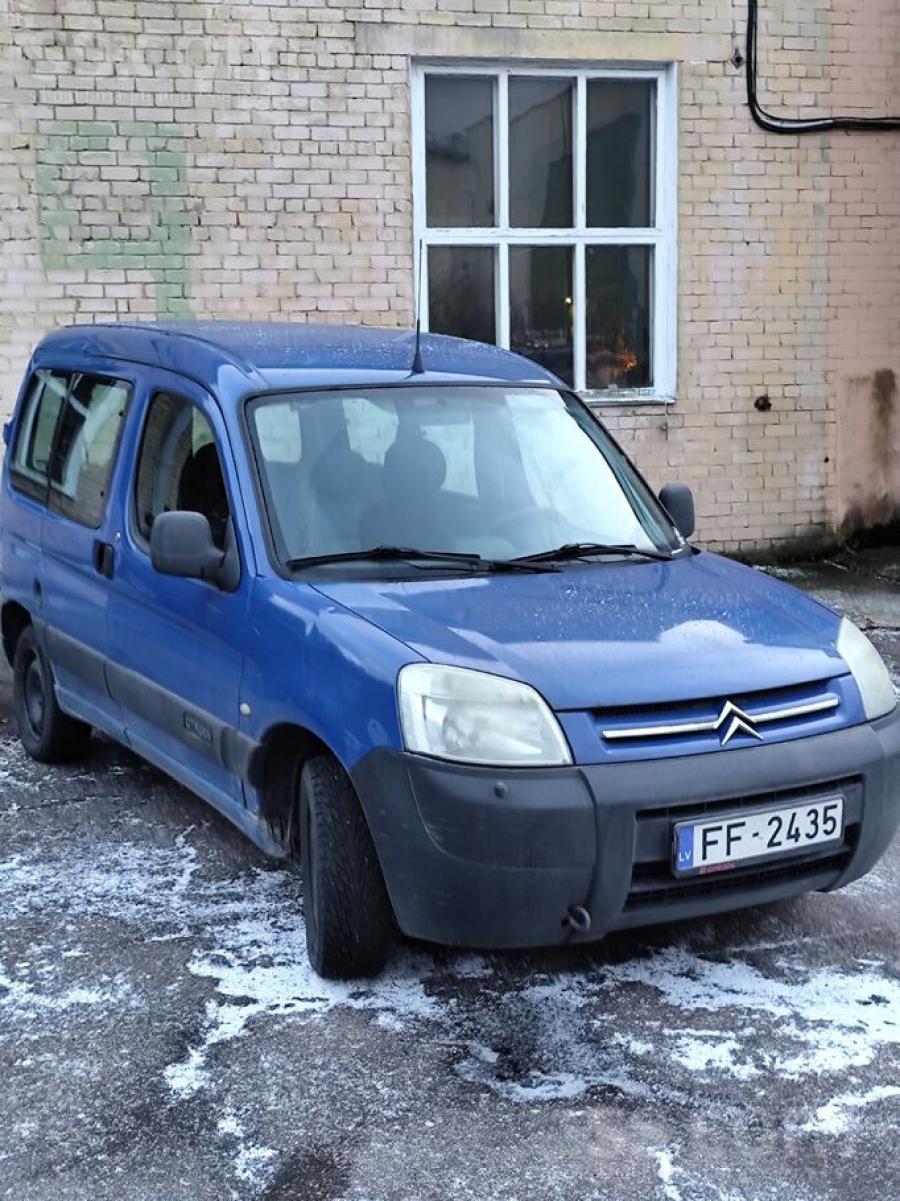 Zils Citroen Berlingo 2004 Rīga, ar dzinēja tilpumu 1.40 L un nobraukumu 303 tūkst. km par 1750 €, foto 1 vietnē AUTOMOTO.COM.LV