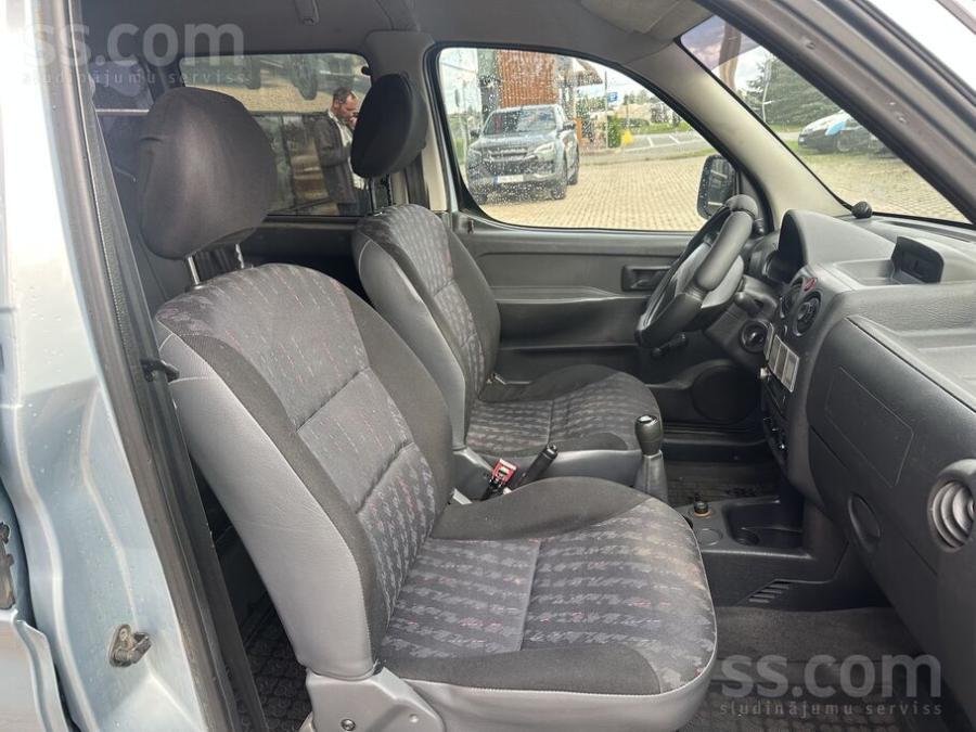 Zils Citroen Berlingo 2005 Rīga, ar dzinēja tilpumu 1.90 L un nobraukumu 182 tūkst. km par 1100 €, foto 8 vietnē AUTOMOTO.COM.LV