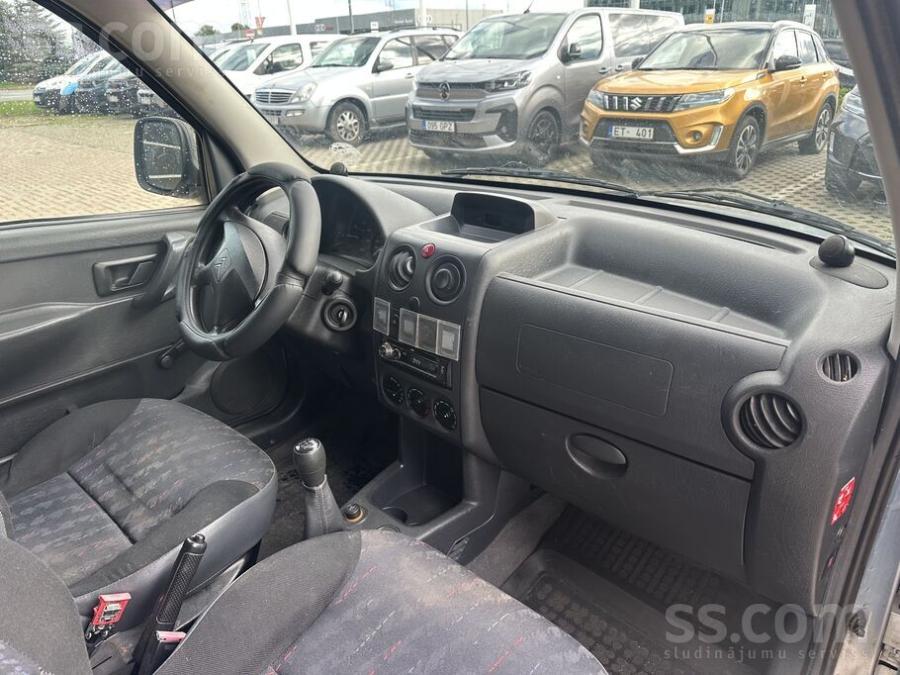 Zils Citroen Berlingo 2005 Rīga, ar dzinēja tilpumu 1.90 L un nobraukumu 182 tūkst. km par 1100 €, foto 9 vietnē AUTOMOTO.COM.LV