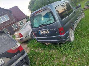 Zils Citroen Berlingo 2006 Molėtai, ar dzinēja tilpumu 1.56 L un nobraukumu 300 tūkst. km par 700 €, foto 3 vietnē AUTOMOTO.COM.LV