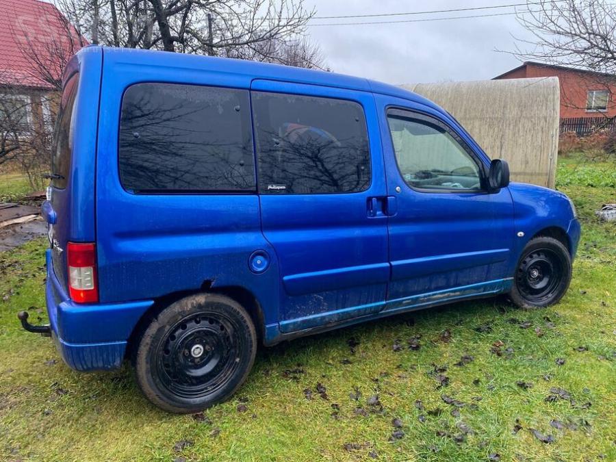 Blue Citroen Berlingo 2007 in Dobele, with an engine capacity of 1.60 L and mileage of 275 thousand km for 350 €, photo 3 on AUTOMOTO.COM.LV