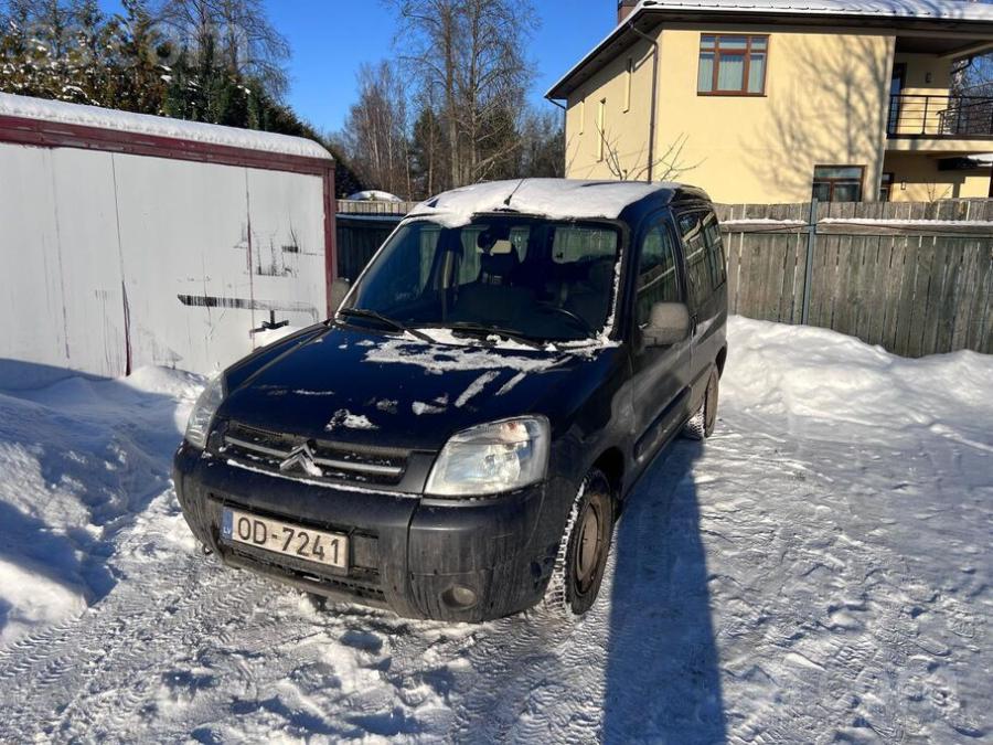 Blue Citroen Berlingo 2007 in Riga, with an engine capacity of 1.60 L and mileage of 279 thousand km for 2300 €, photo 1 on AUTOMOTO.COM.LV