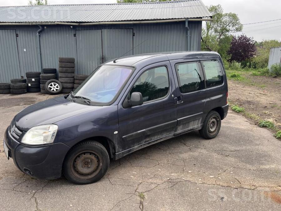 Blue Citroen Berlingo 2007 in Riga, with an engine capacity of 1.60 L and mileage of 279 thousand km for 2200 €, photo 3 on AUTOMOTO.COM.LV