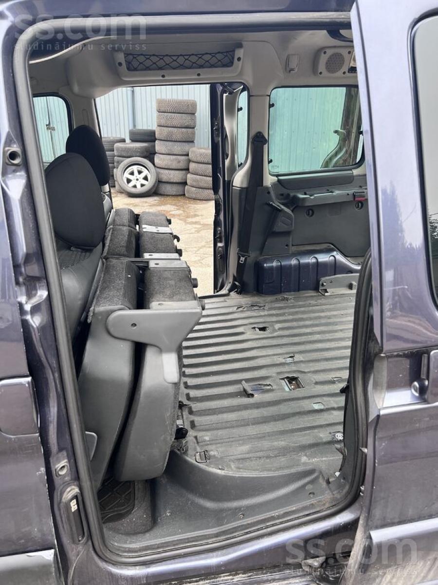 Blue Citroen Berlingo 2007 in Riga, with an engine capacity of 1.60 L and mileage of 279 thousand km for 2200 €, photo 9 on AUTOMOTO.COM.LV