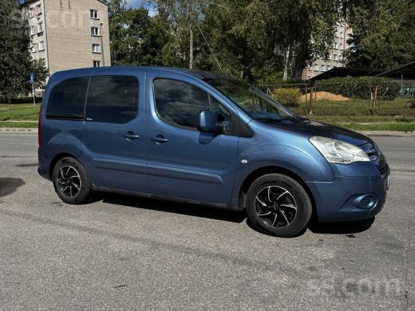 Blue Citroen Berlingo 2008 in Daugavpils, with an engine capacity of 1.60 L and mileage of 295 thousand km for 2900 €, photo 4 on AUTOMOTO.COM.LV