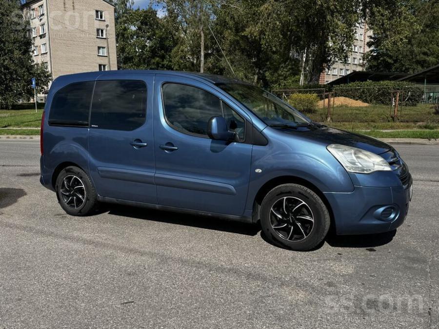 Blue Citroen Berlingo 2008 in Daugavpils, with an engine capacity of 1.60 L and mileage of 295 thousand km for 2900 €, photo 4 on AUTOMOTO.COM.LV