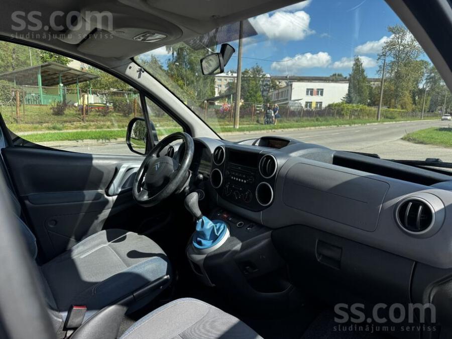 Blue Citroen Berlingo 2008 in Daugavpils, with an engine capacity of 1.60 L and mileage of 295 thousand km for 2900 €, photo 9 on AUTOMOTO.COM.LV
