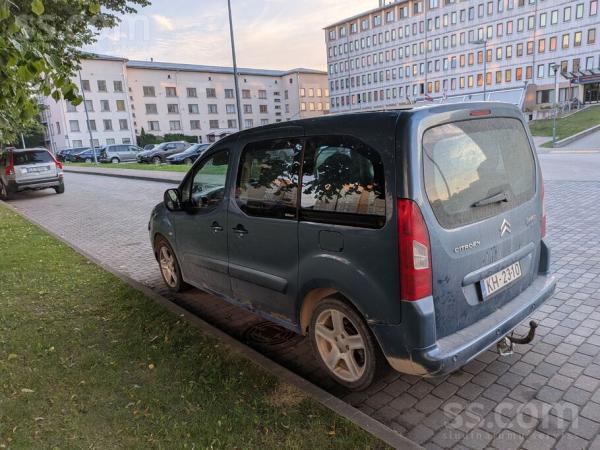Blue Citroen Berlingo 2010 in Jelgava, with an engine capacity of 1.60 L and mileage of 367 thousand km for 1300 €, photo 4 on AUTOMOTO.COM.LV