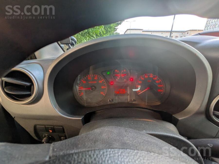 Zils Citroen Berlingo 2010 Jelgava, ar dzinēja tilpumu 1.60 L un nobraukumu 367 tūkst. km par 1300 €, foto 8 vietnē AUTOMOTO.COM.LV