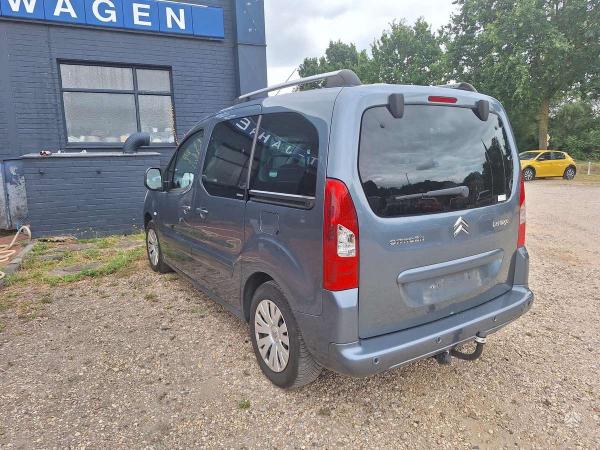 Zils Citroen Berlingo 2010 Jurbarkas, ar dzinēja tilpumu 1.56 L un nobraukumu 232 tūkst. km par 3700 €, foto 2 vietnē AUTOMOTO.COM.LV