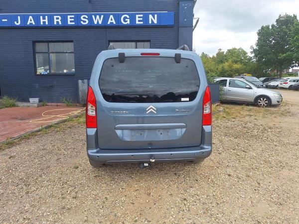 Zils Citroen Berlingo 2010 Jurbarkas, ar dzinēja tilpumu 1.56 L un nobraukumu 232 tūkst. km par 3700 €, foto 5 vietnē AUTOMOTO.COM.LV