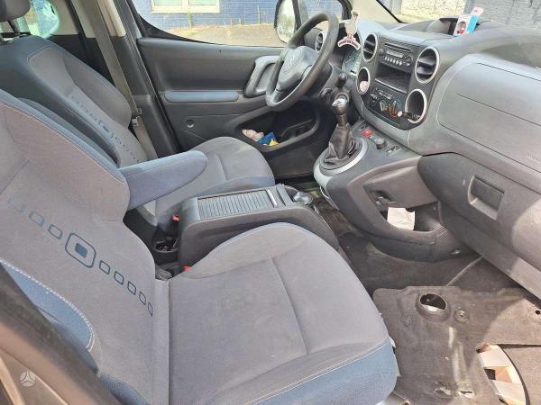 Zils Citroen Berlingo 2010 Jurbarkas, ar dzinēja tilpumu 1.56 L un nobraukumu 232 tūkst. km par 3700 €, foto 8 vietnē AUTOMOTO.COM.LV