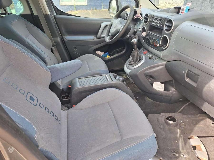 Zils Citroen Berlingo 2010 Jurbarkas, ar dzinēja tilpumu 1.56 L un nobraukumu 232 tūkst. km par 3700 €, foto 9 vietnē AUTOMOTO.COM.LV