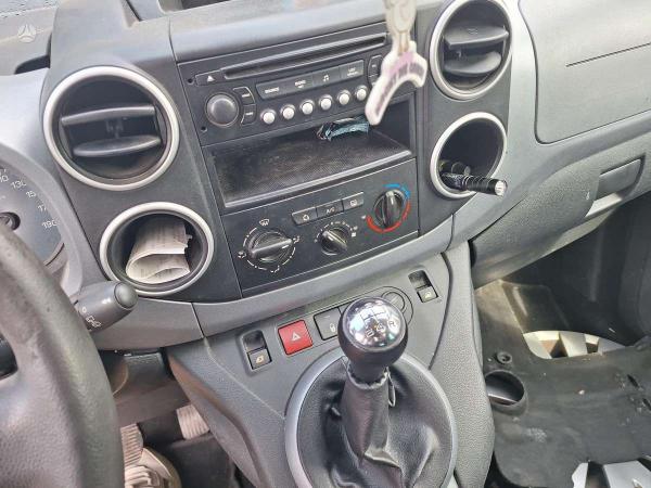 Zils Citroen Berlingo 2010 Jurbarkas, ar dzinēja tilpumu 1.56 L un nobraukumu 232 tūkst. km par 3700 €, foto 10 vietnē AUTOMOTO.COM.LV