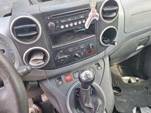 Zils Citroen Berlingo 2010 Jurbarkas, ar dzinēja tilpumu 1.56 L un nobraukumu 232 tūkst. km par 3700 €, foto 11 vietnē AUTOMOTO.COM.LV