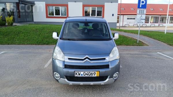Zils Citroen Berlingo 2011 Cēsis, ar dzinēja tilpumu 1.60 L un nobraukumu 252 tūkst. km par 3770 €, foto 2 vietnē AUTOMOTO.COM.LV
