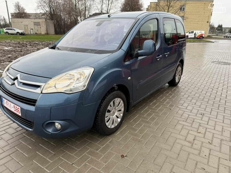 Blue Citroen Berlingo 2012 in Mazeikiai, with an engine capacity of 1.60 L and mileage of 268 thousand km for 4100 €, photo 1 on AUTOMOTO.COM.LV