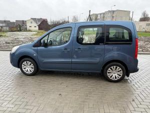 Blue Citroen Berlingo 2012 in Mazeikiai, with an engine capacity of 1.60 L and mileage of 268 thousand km for 4100 €, photo 2 on AUTOMOTO.COM.LV
