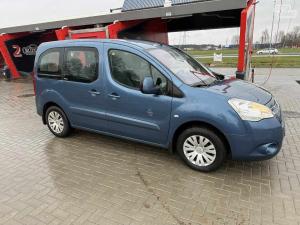 Blue Citroen Berlingo 2012 in Mazeikiai, with an engine capacity of 1.60 L and mileage of 268 thousand km for 4100 €, photo 7 on AUTOMOTO.COM.LV