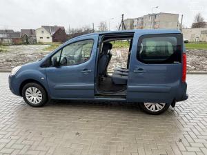 Blue Citroen Berlingo 2012 in Mazeikiai, with an engine capacity of 1.60 L and mileage of 268 thousand km for 4100 €, photo 8 on AUTOMOTO.COM.LV