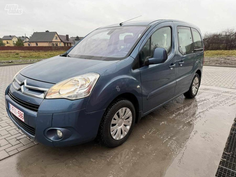 Blue Citroen Berlingo 2012 in Mazeikiai, with an engine capacity of 1.60 L and mileage of 268 thousand km for 4100 €, photo 10 on AUTOMOTO.COM.LV