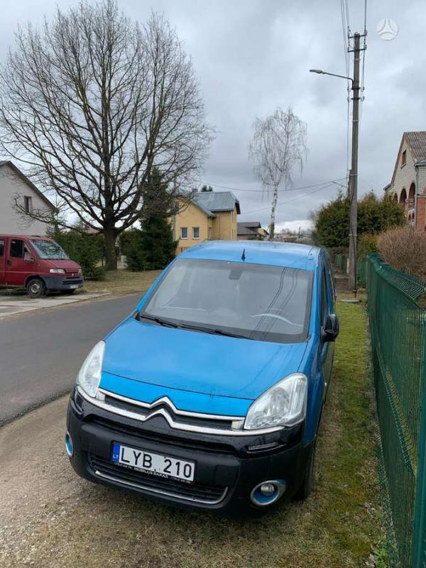 Blue Citroen Berlingo 2012 in Kaunas, with an engine capacity of 1.56 L and mileage of 350 thousand km for 2500 €, photo 4 on AUTOMOTO.COM.LV