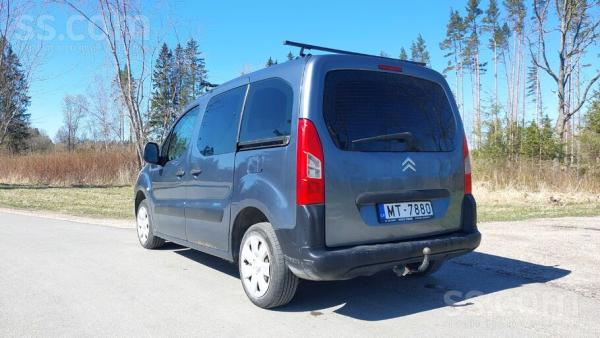 Zils Citroen Berlingo 2012 Alūksne, ar dzinēja tilpumu 1.60 L un nobraukumu 0 tūkst. km par 1990 €, foto 5 vietnē AUTOMOTO.COM.LV