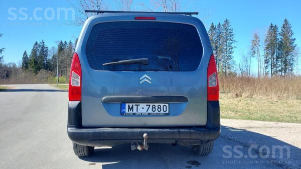 Zils Citroen Berlingo 2012 Alūksne, ar dzinēja tilpumu 1.60 L un nobraukumu 0 tūkst. km par 1990 €, foto 6 vietnē AUTOMOTO.COM.LV